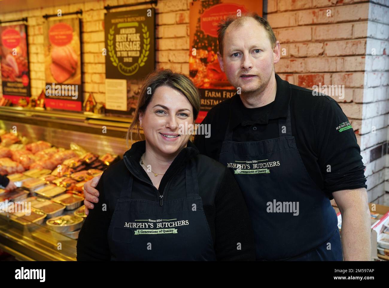 Le boucher James Murphy et son épouse Bernadeta de Murphy's Butchers à ...
