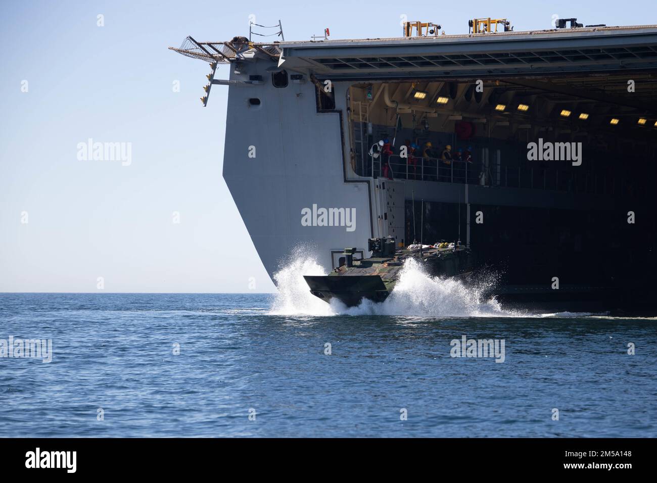 Amphibious transport dock ship uss anchorage lpd 23 Banque de photographies et d’images à haute ...