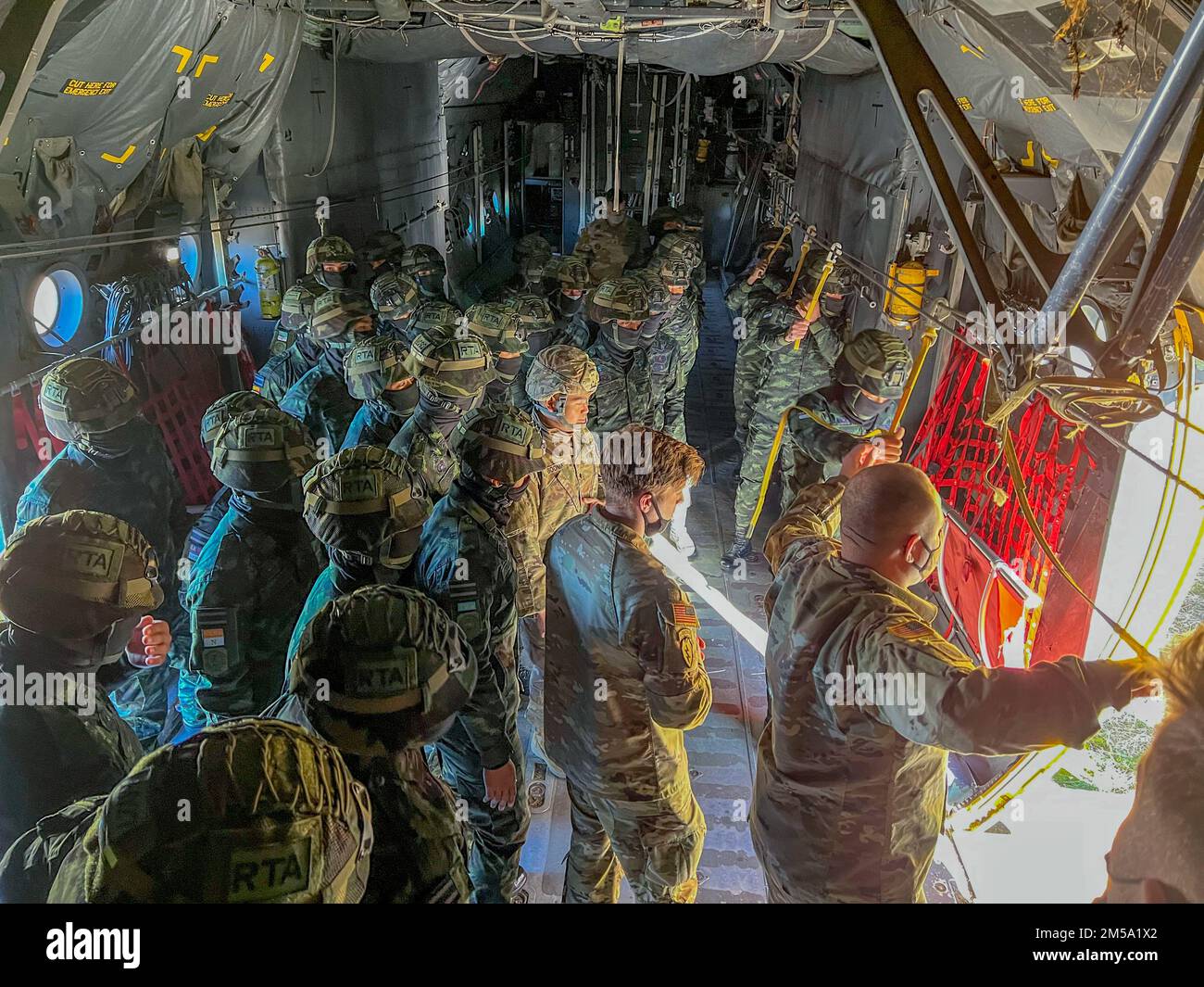 Basic airborne refresher training Banque de photographies et d’images à ...
