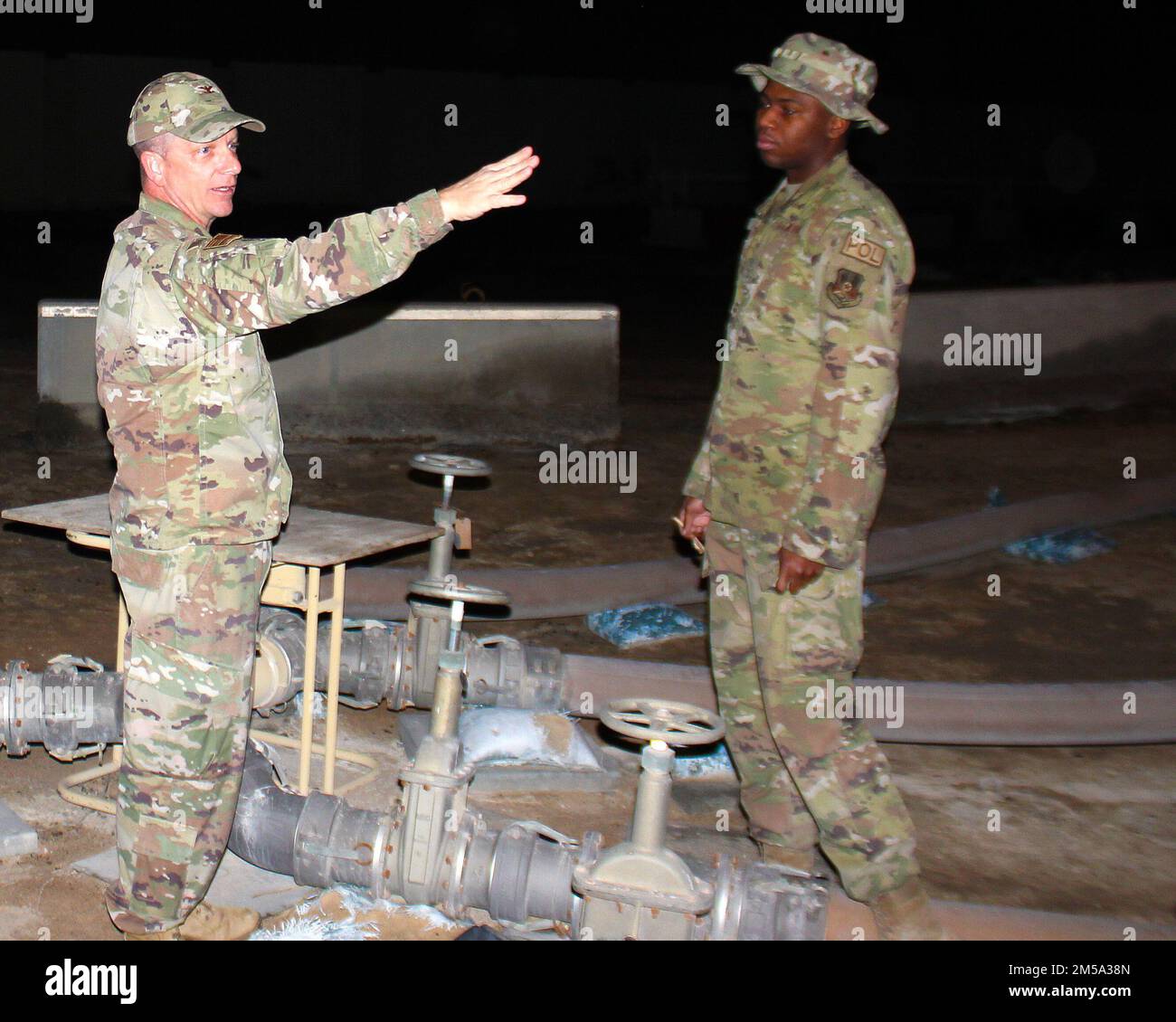 Le colonel Matthew Coleman, vice-commandant de l'aile expéditionnaire ...
