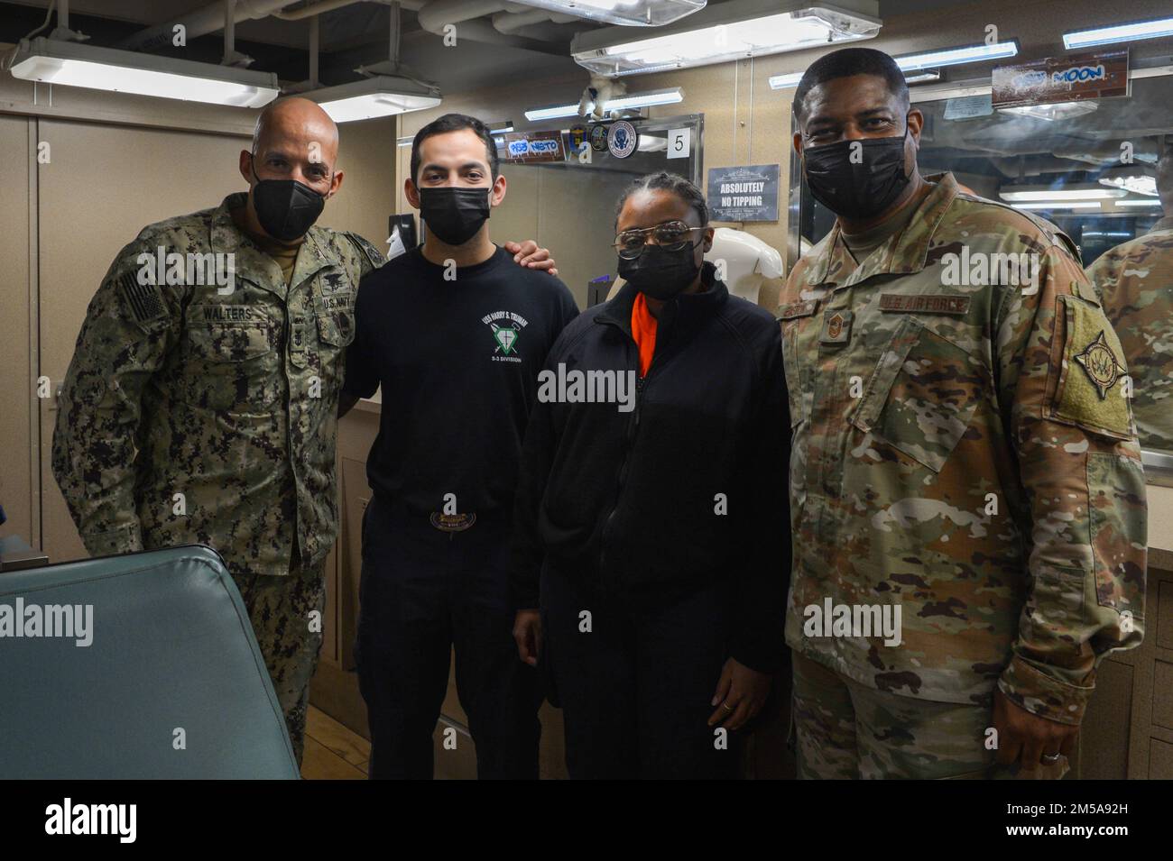 220215-N-GP384-1089 MER MÉDITERRANÉE (15 février 2022) Chef de flotte ...
