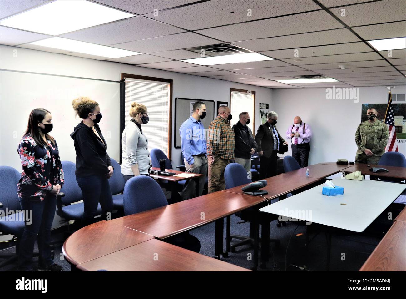 Le commandant de la garnison, le colonel Michael Poss, et le adjoint du ...