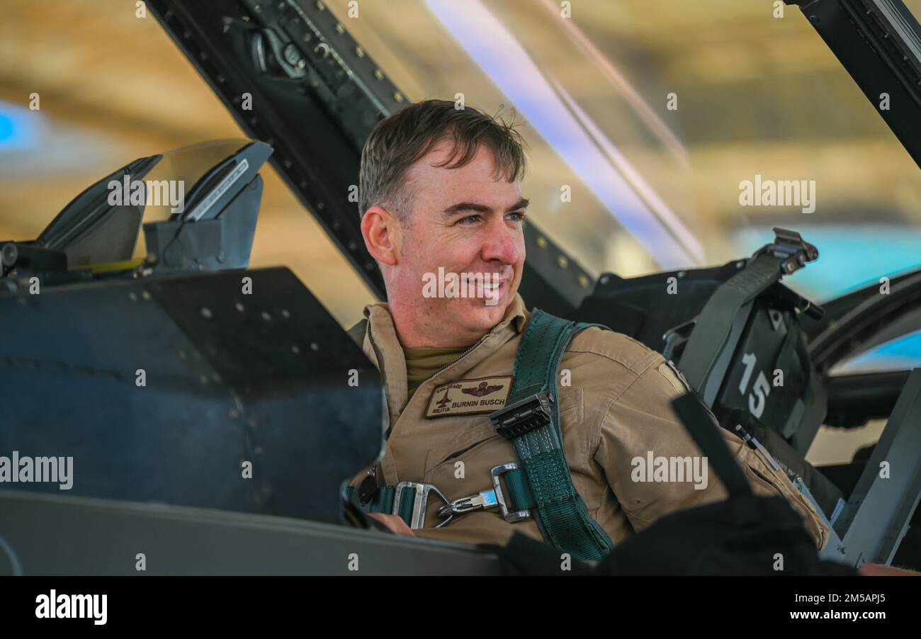 Le colonel Benjamin Busch, commandant du groupe des opérations ...