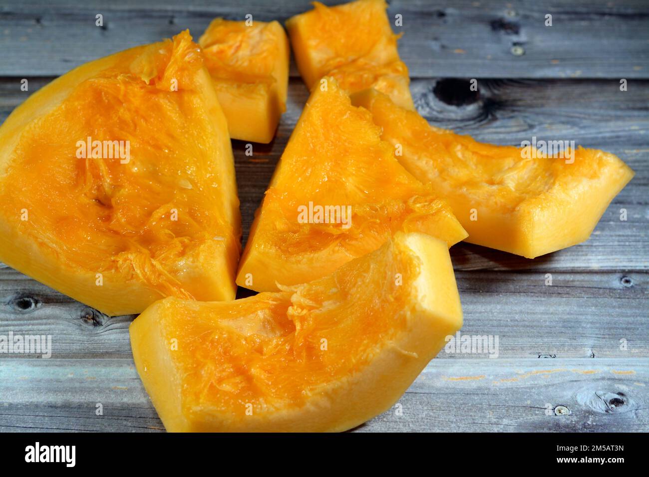 Courge, citrouille ou gourde, Cucurbita est un genre de fruits herbacés ...
