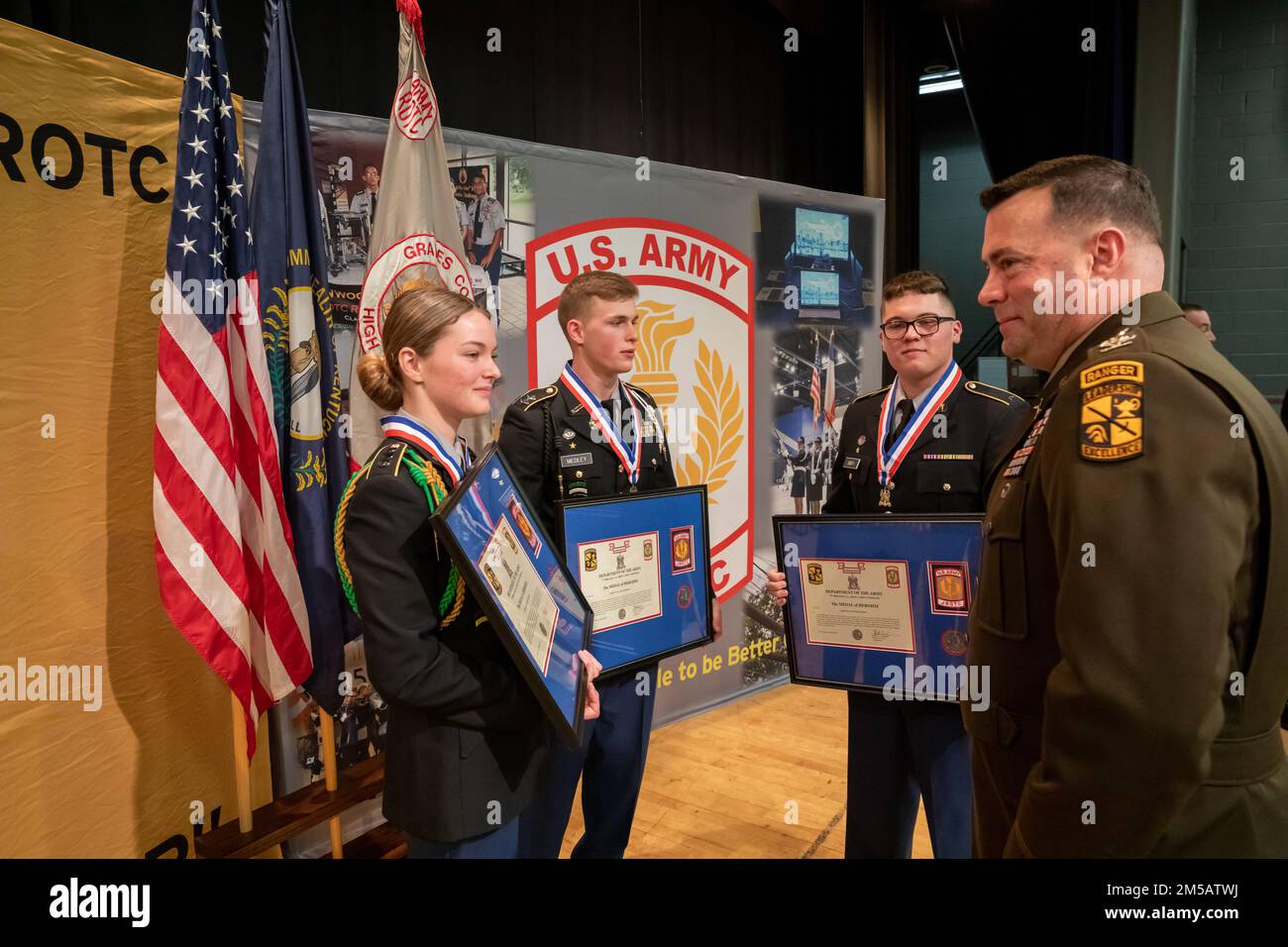 Le colonel Brent Clemmer, commandant du ROTC de l'Armée de brigade 7th ...