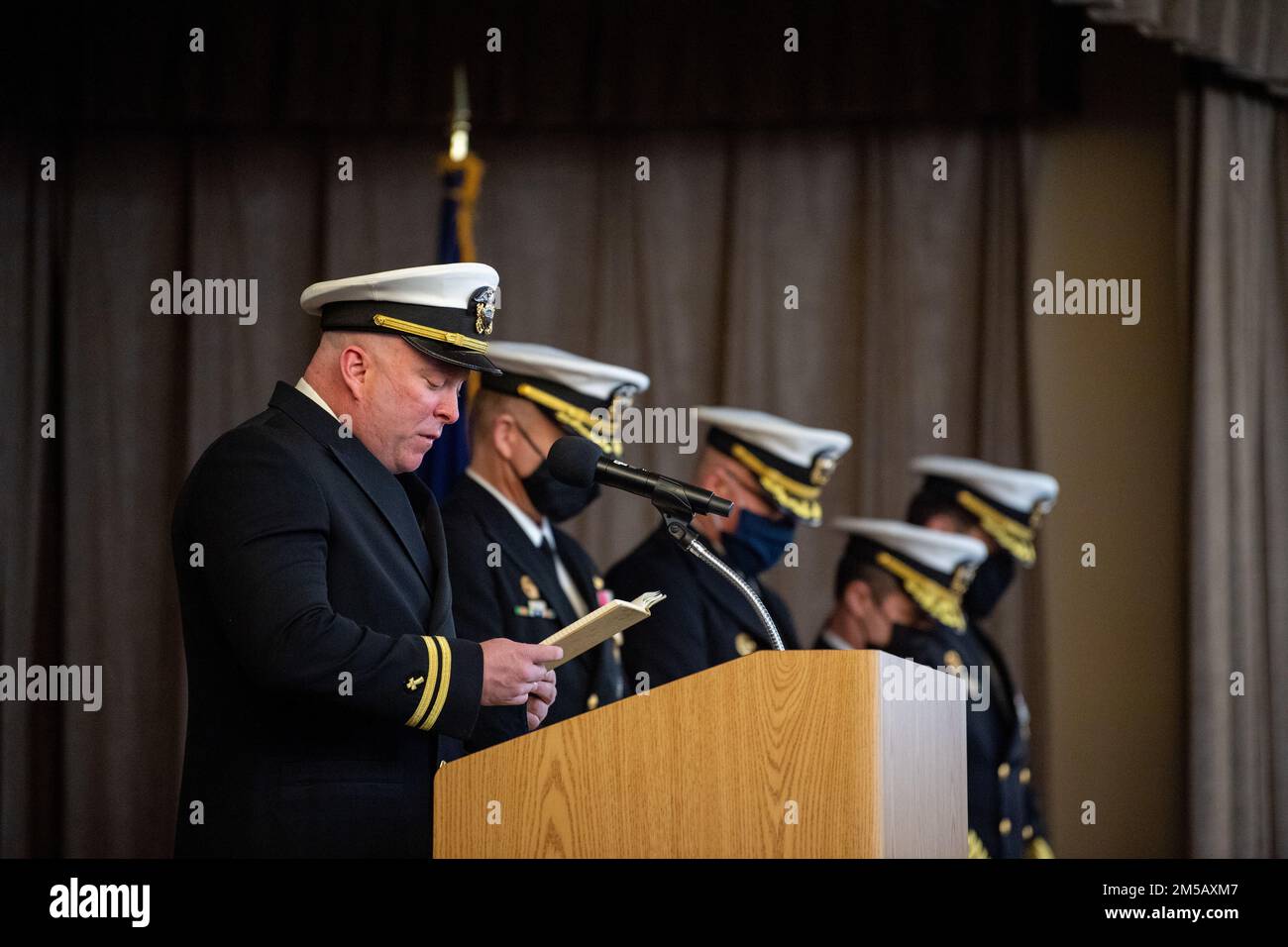 Le lieutenant Christopher Walton, États-Unis L'aumônier de la Marine ...