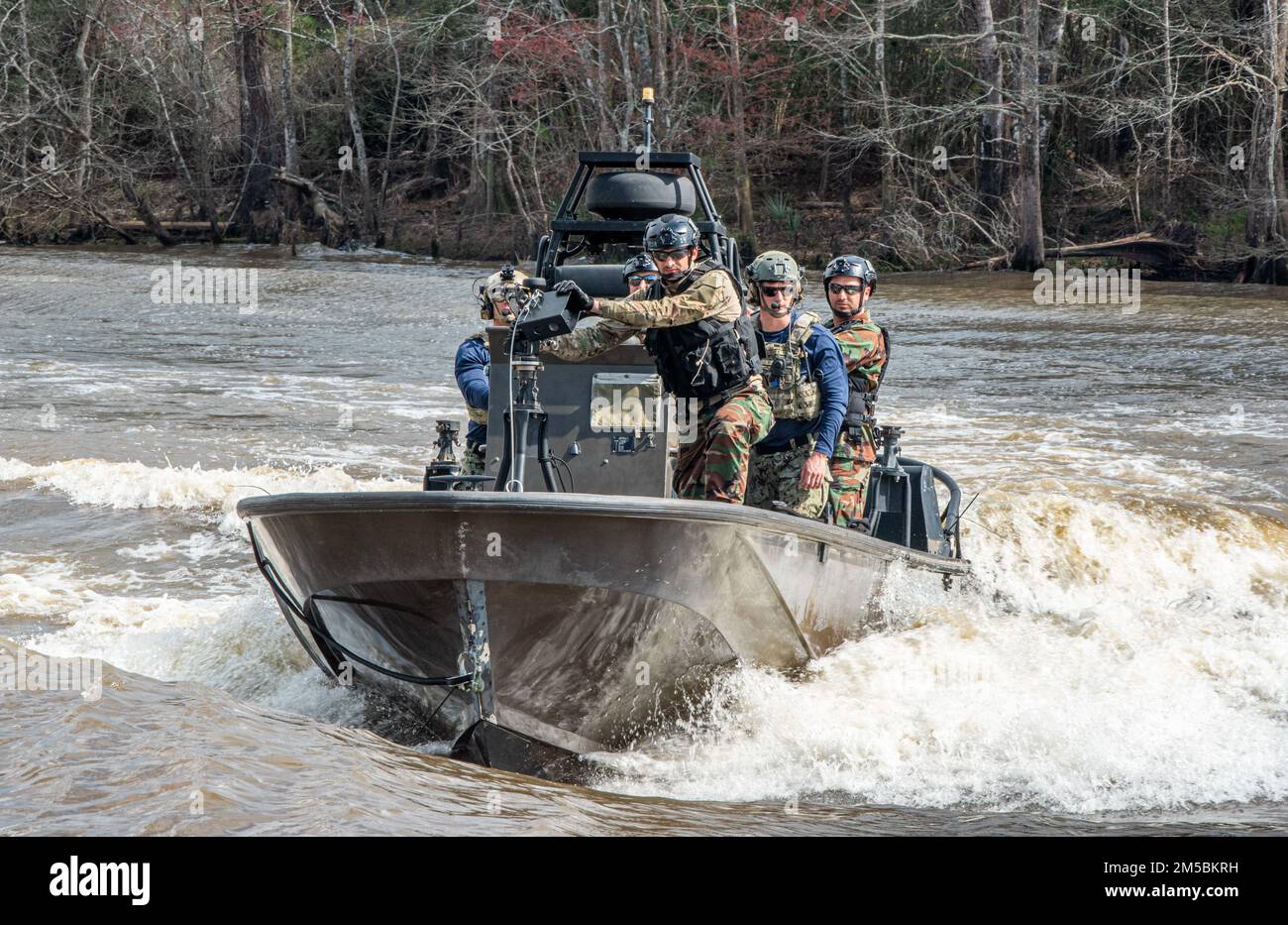 École de formation technique et d'instruction navale pour petits ...