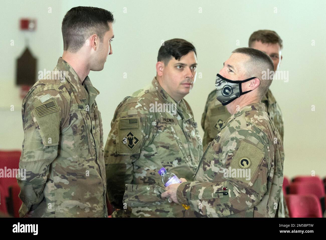 Le sergent de commandement Maj. Michael M. Perry III, le conseiller principal engagé pour le ...