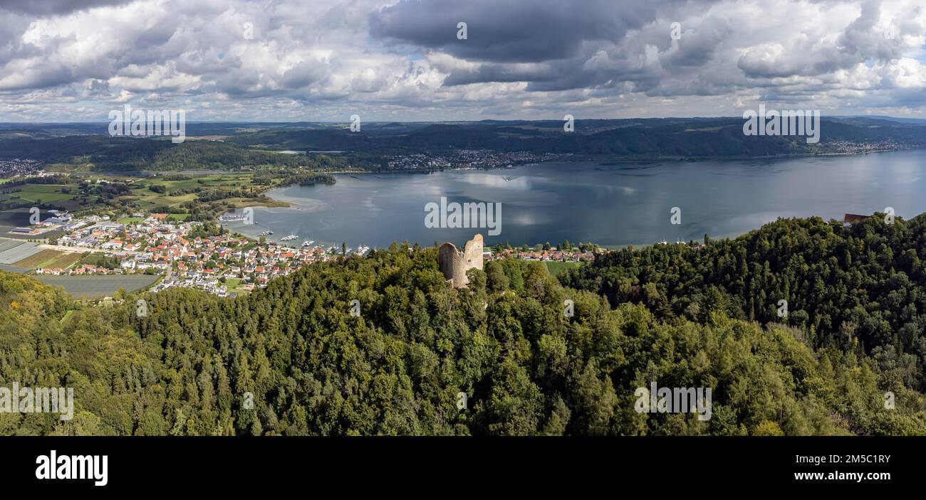 Vue aérienne du lac de Constance avec les ruines d'Altbodman avec le ...