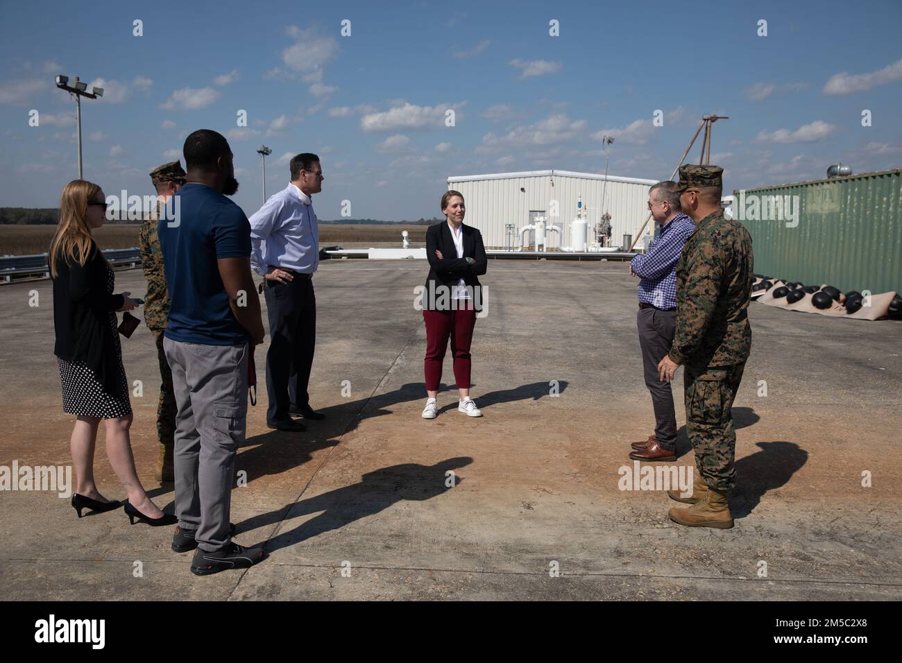 L'honorable Meredith A. Berger, sous-secrétaire de la Marine, reçoit ...