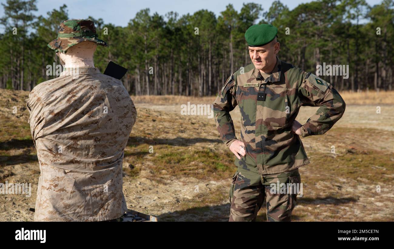 Armée française Brig. Le général Eric Ozanne, commandant général (CG ...