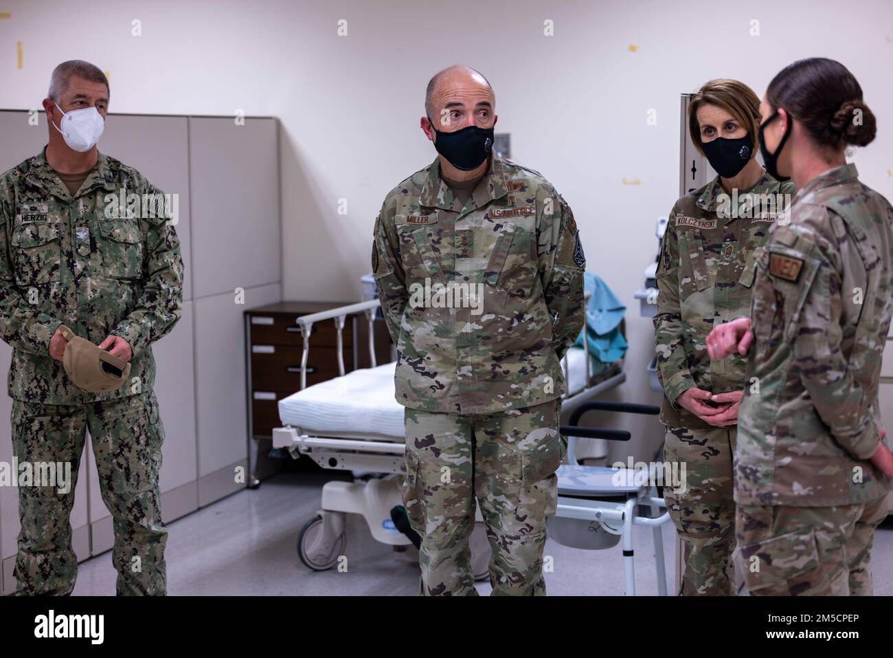 LT. Le général Robert Miller, SG de l'USAF et SG de l'USSF, a visité le ...