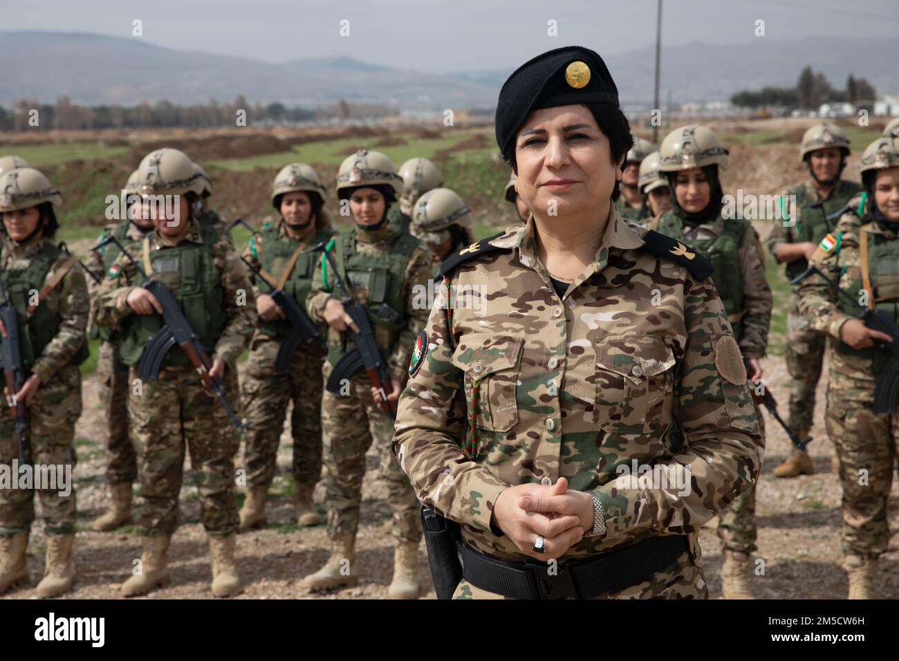 Female peshmerga Banque de photographies et d’images à haute résolution ...