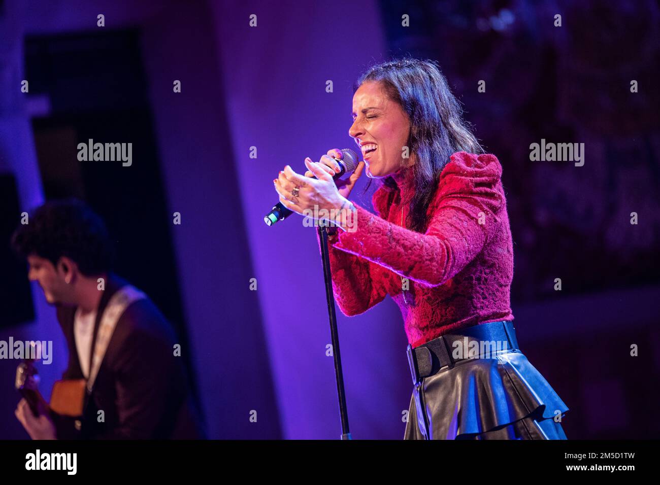 Barcelone, Espagne. 2022.12.27. Le chanteur de la mari (de Chambao) se ...