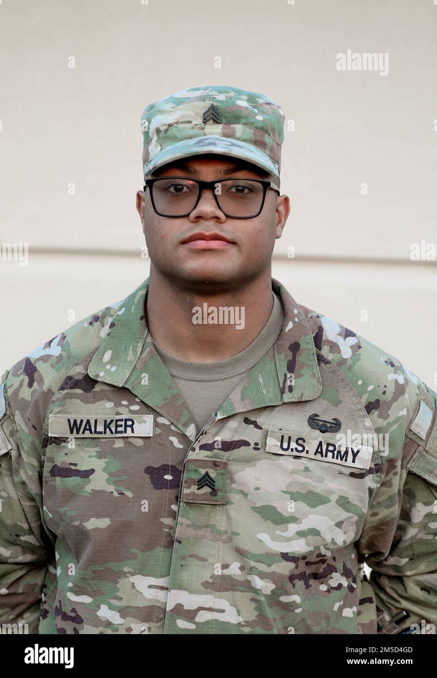 Le Sgt Warren Walker, Compagnie du quartier général et du quartier ...