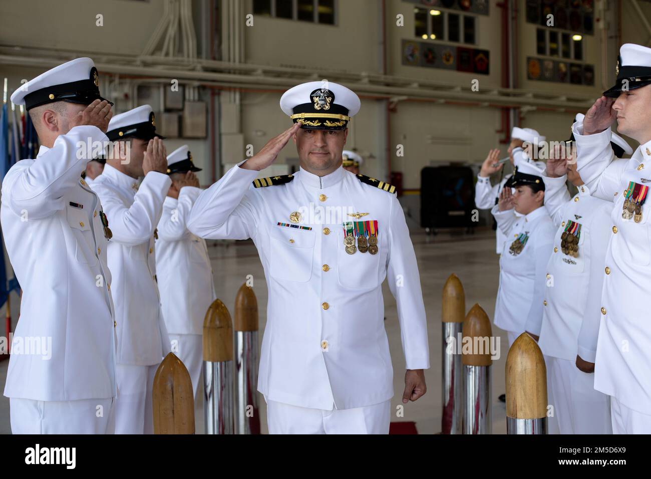 ÉTATS-UNIS Bleu marine Matthew Martin, commandant de l'escadron de ...