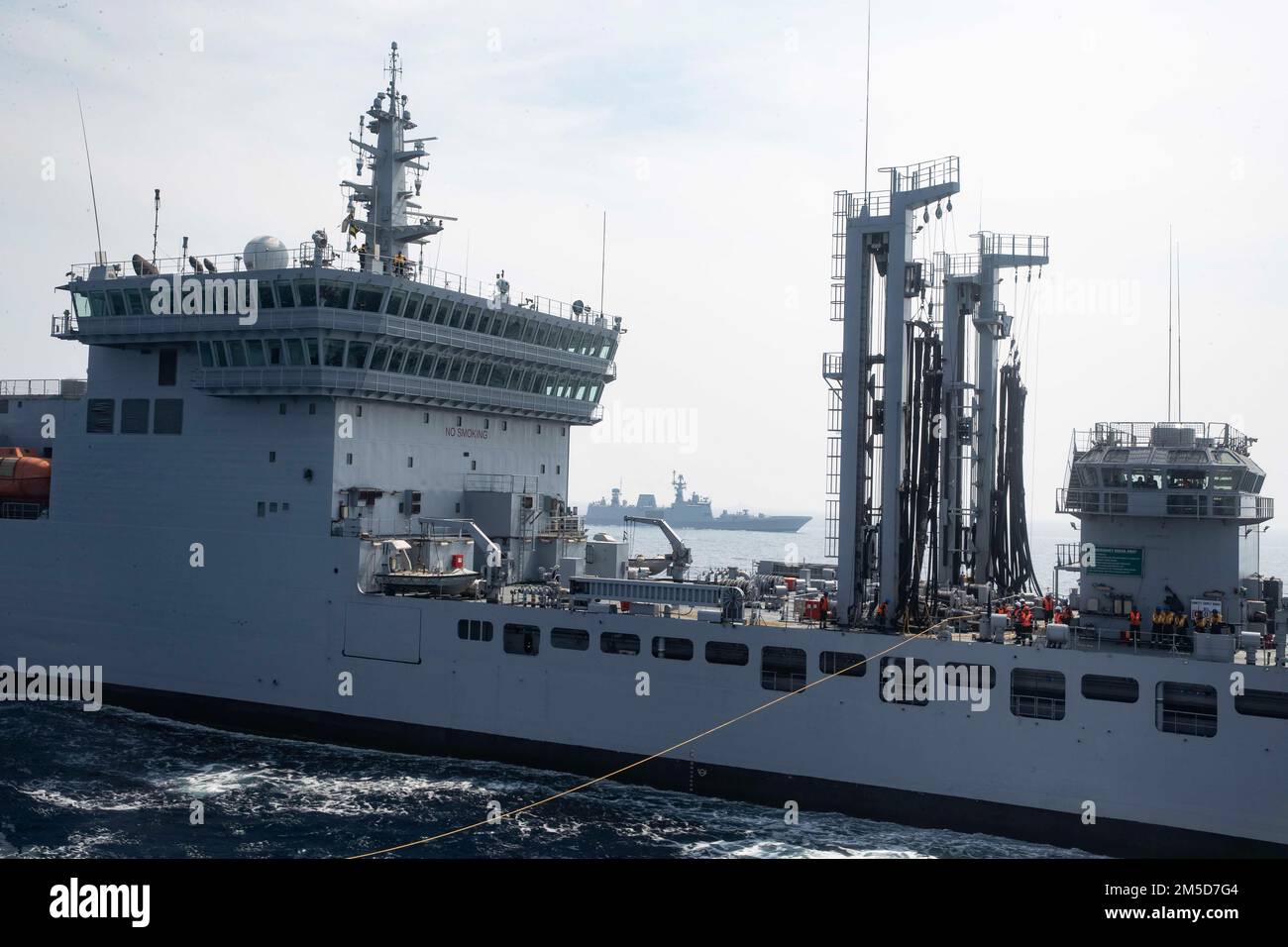 OCÉAN INDIEN (3 mars 2022) le destroyer de la classe Rajput INS Ranvir ...