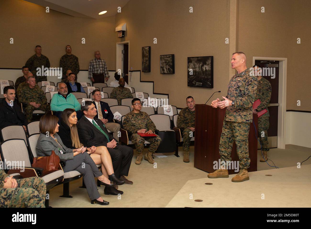 ÉTATS-UNIS Le Lgén Karsten S. Heckl, commandant adjoint, développement ...