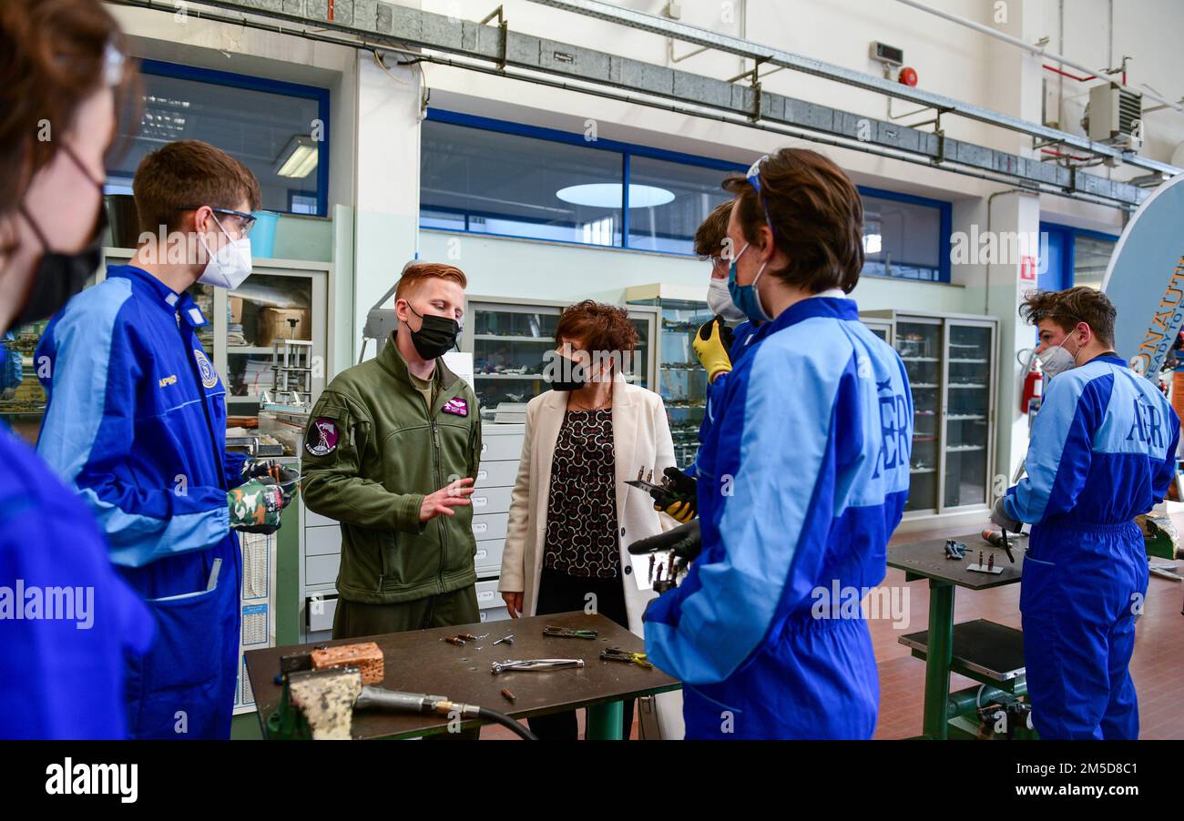 ÉTATS-UNIS Ben Kern, capitaine de la Force aérienne, pilote du faucon ...