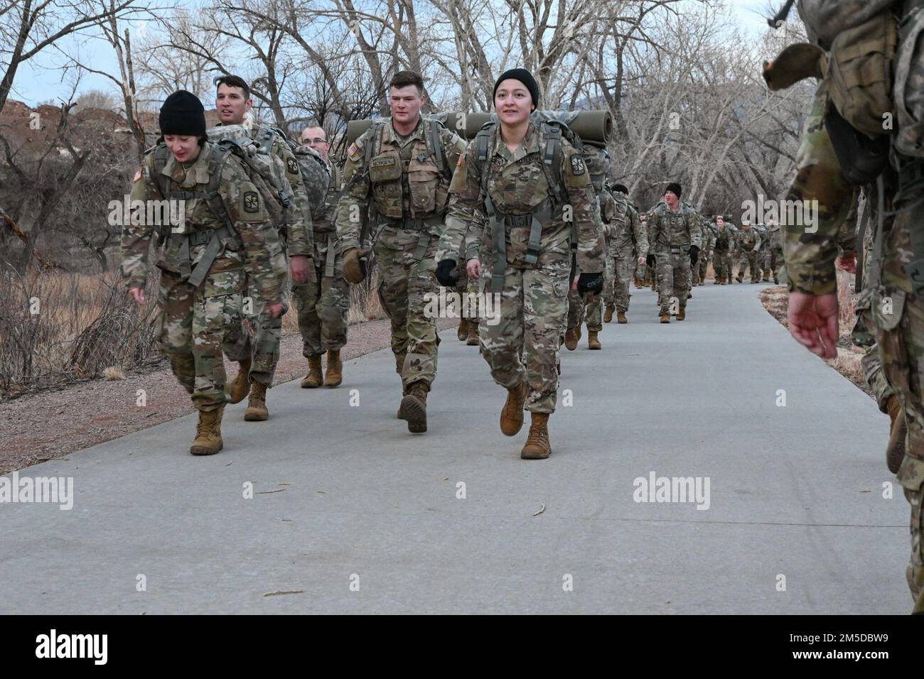 Les cadets affectés au bataillon des Rangers de montagne participent à ...