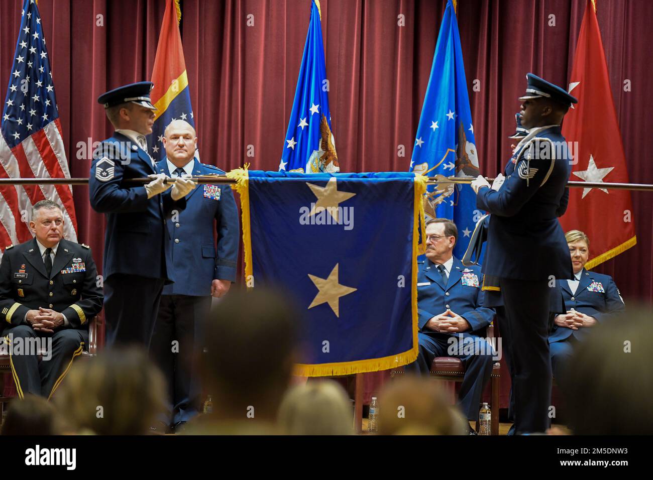 Le général de division Barry A. Blanchard, commandant de la Garde nationale aérienne du ...