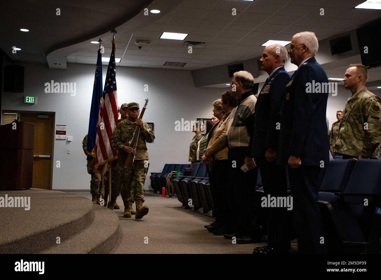 Le colonel Robert Gregory prend sa retraite après 32 ans dans le corps ...