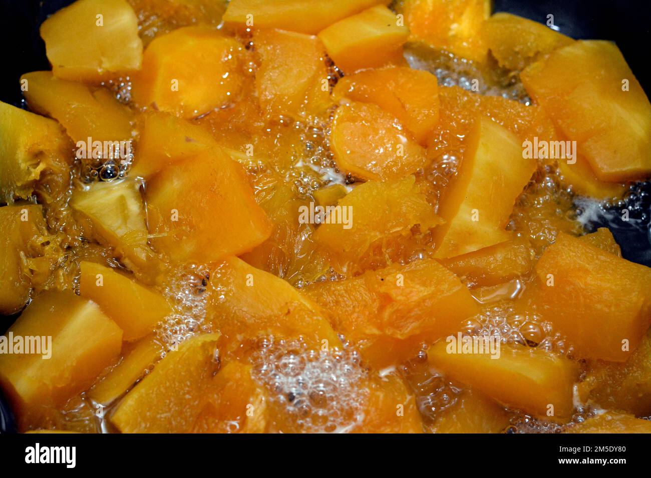 Courge, citrouille ou gourde, Cucurbita est un genre de fruits herbacés ...