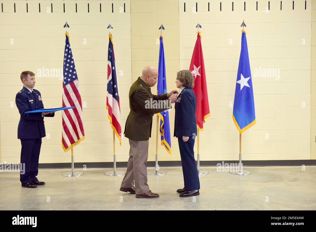 Le général de division John C. Harris, Jr., adjudant général de l'Ohio ...