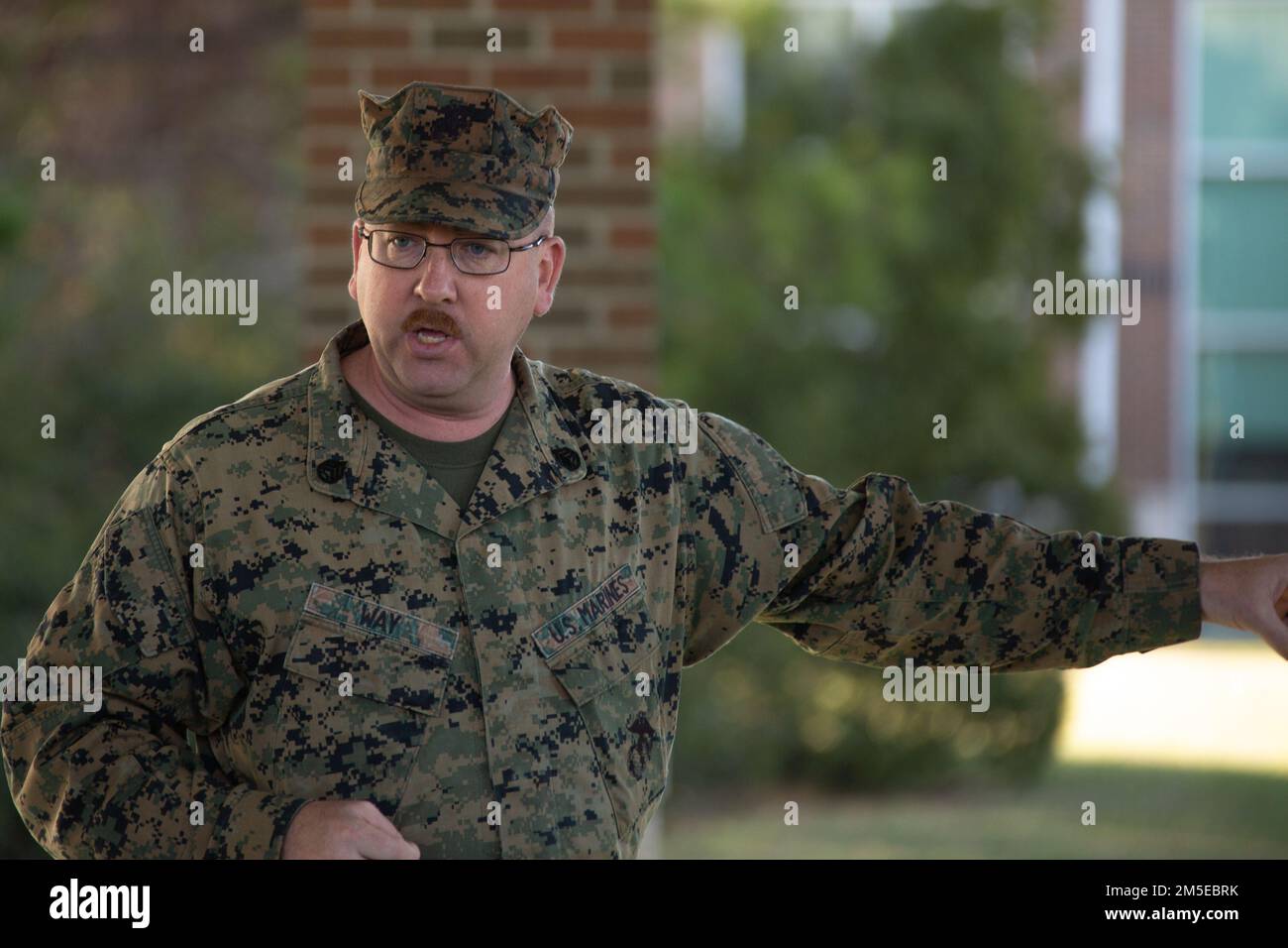 ÉTATS-UNIS Le Sgt. Stephan Way, officier en charge du Bataillon des ...