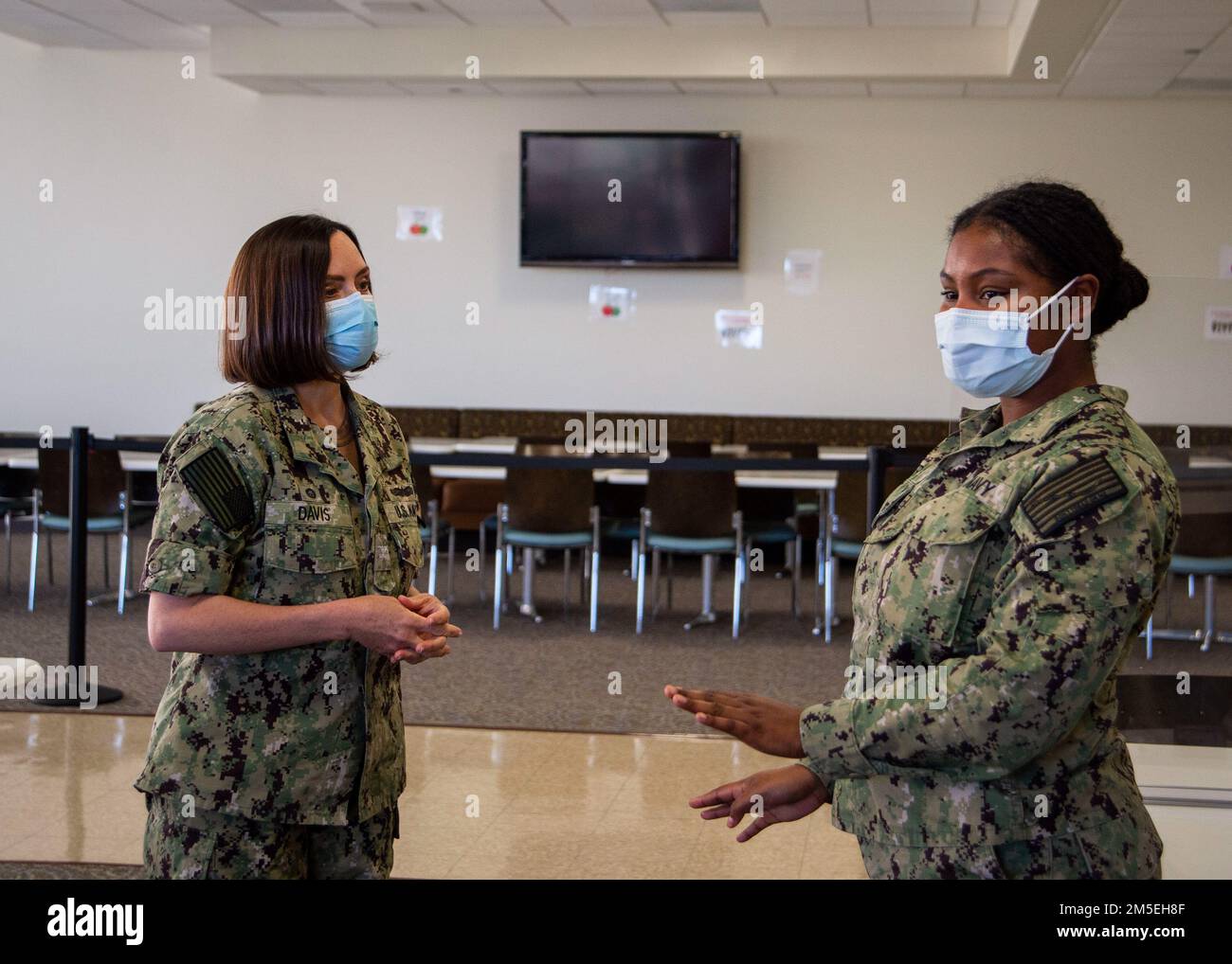 220308-N-XZ205-1005 SAN DIEGO (8 mars 2022) le capitaine Kim Davis ...