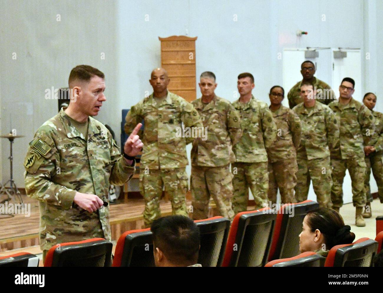 Brig. Le général lance G. Curtis, commandant général adjoint, 1st ...