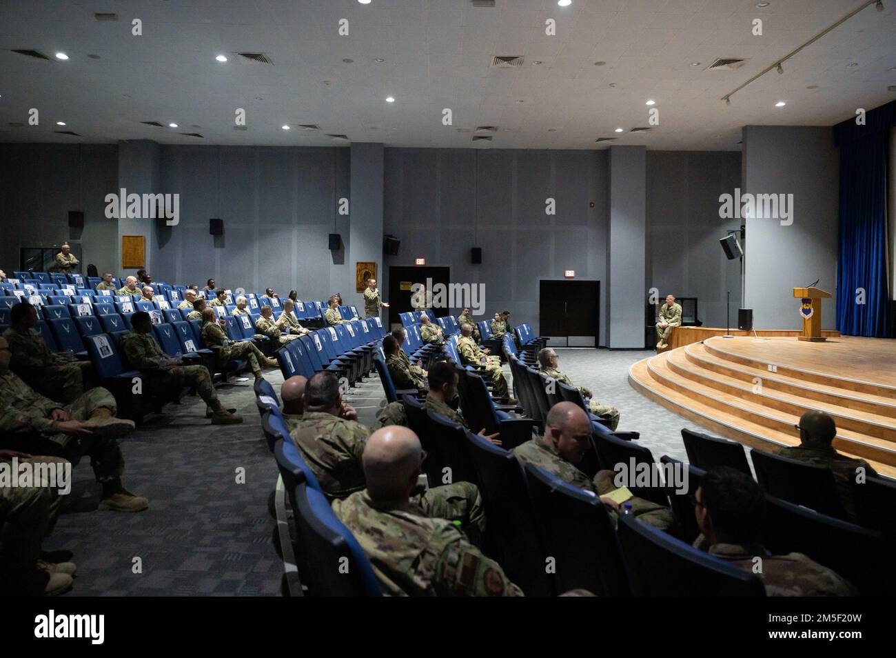 ÉTATS-UNIS Tech. De la Force aérienne Le Sgt Justin Crook, officier non ...