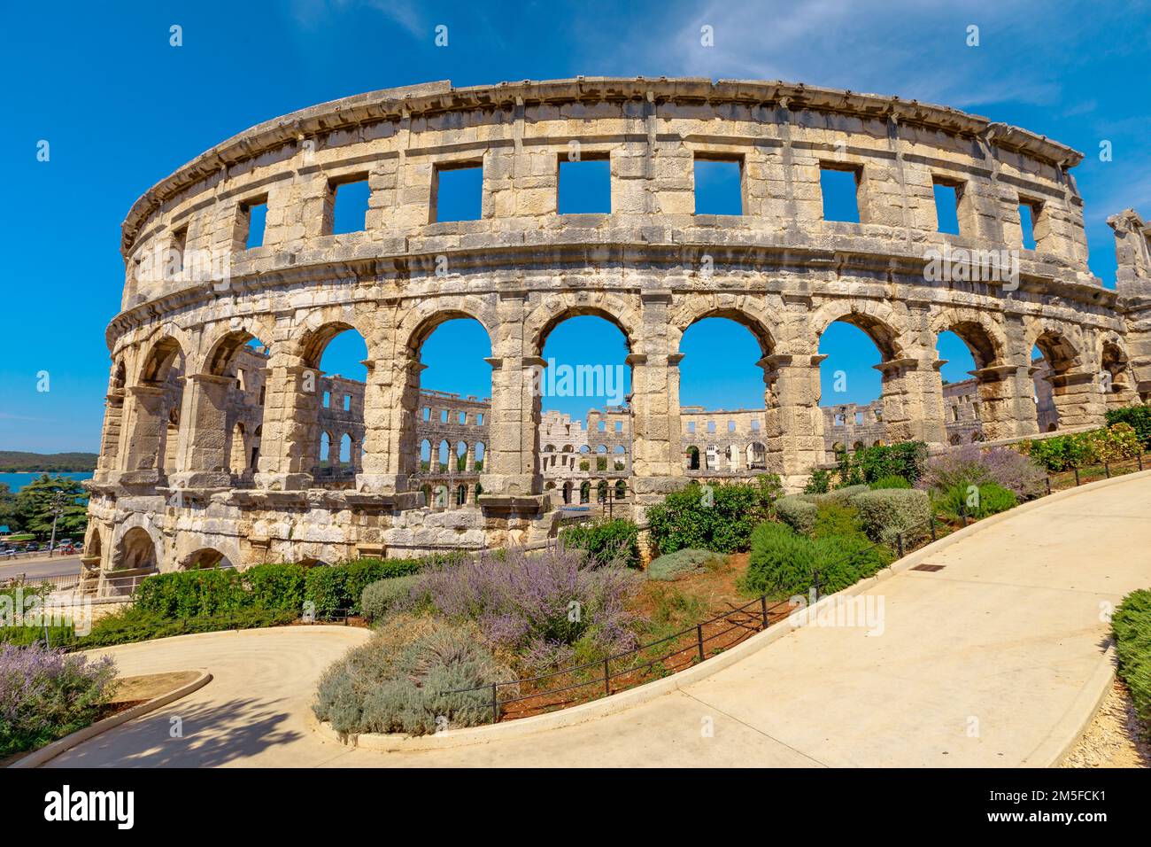 L'amphithéâtre ou Colisée de Pula est un amphithéâtre romain bien ...
