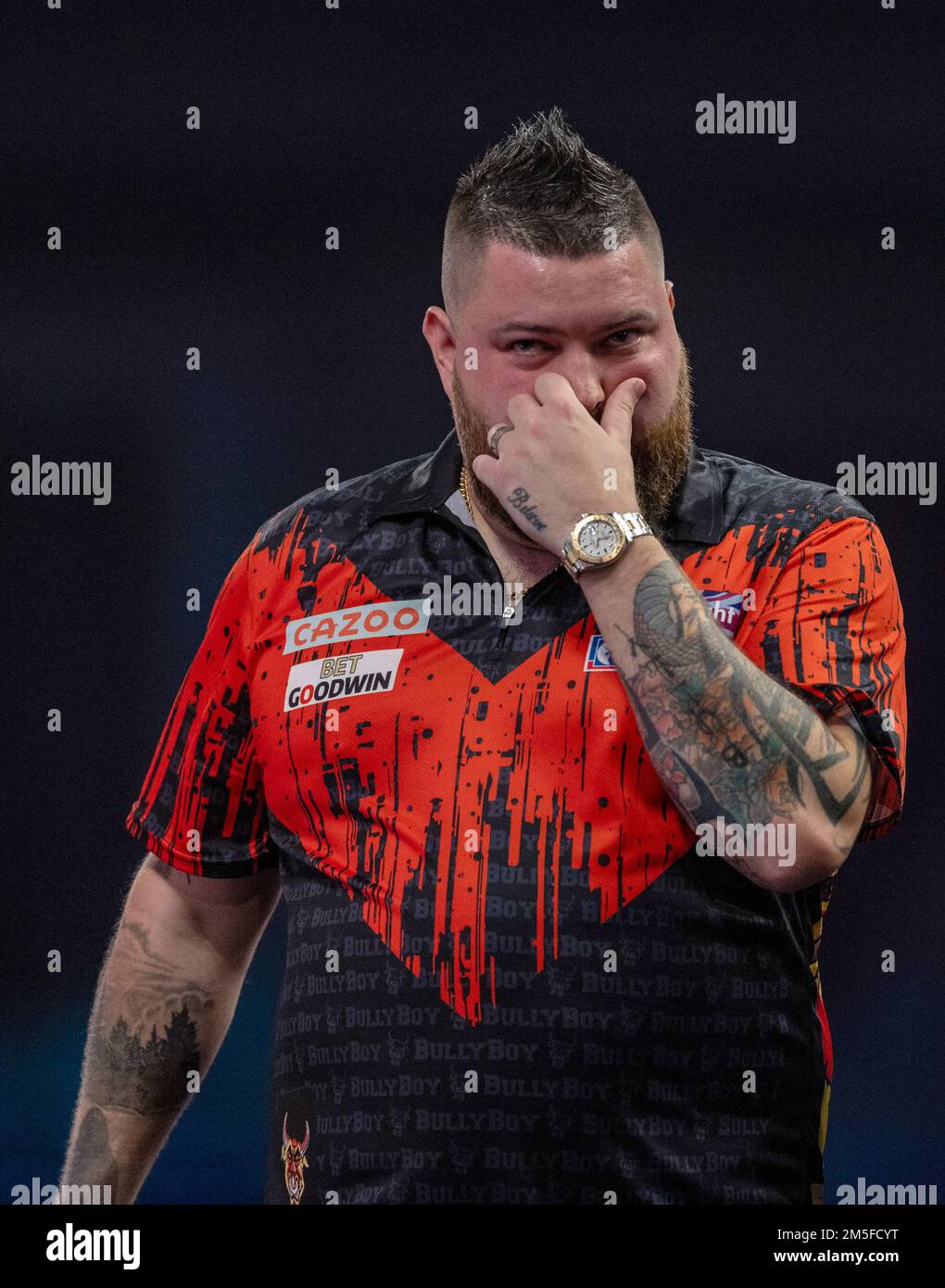 Michael Smith réagissant pendant le onze jour du Championnat du monde ...