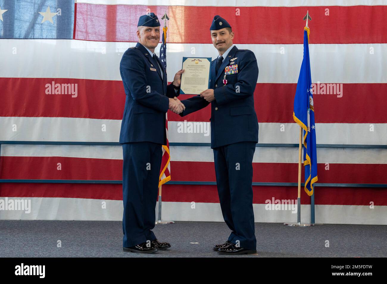Le colonel Derek Oakley, commandant du Groupe des opérations 28th ...