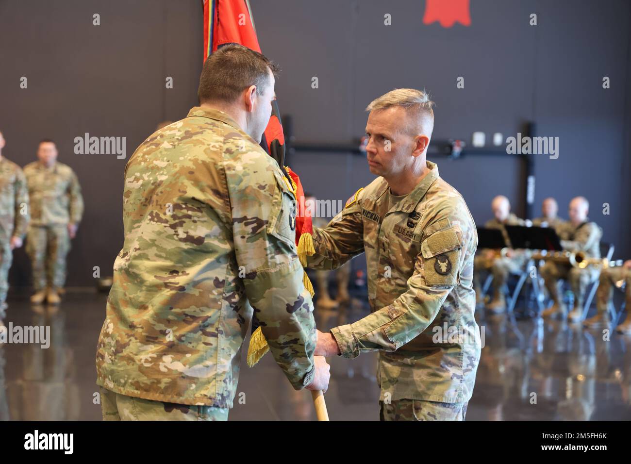 Le général commandant sortant de la Division d'infanterie Red Bull de ...