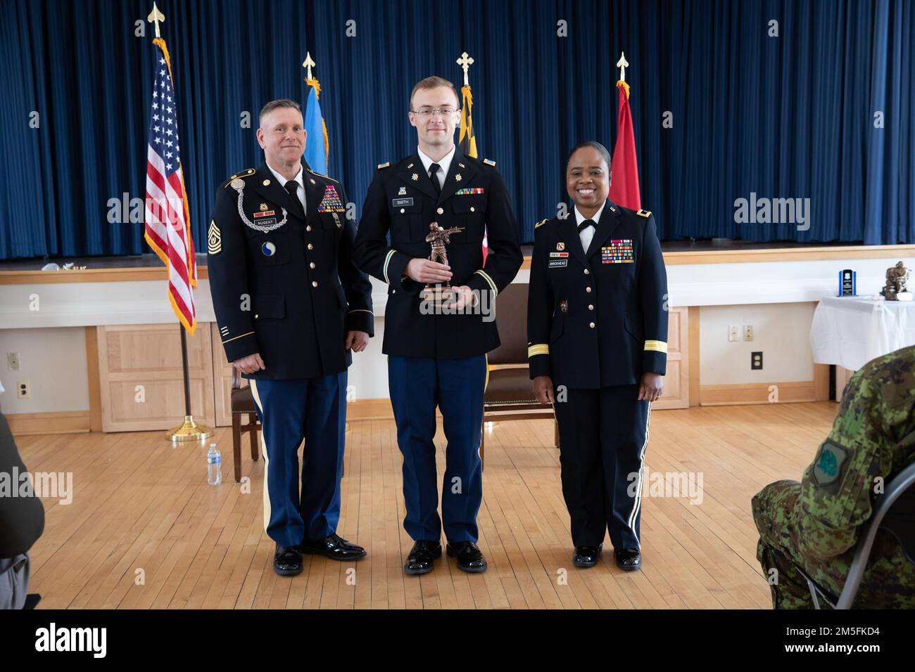 ÉTATS-UNIS Armée Brig. Le général Janeen Birckhead (à droite ...