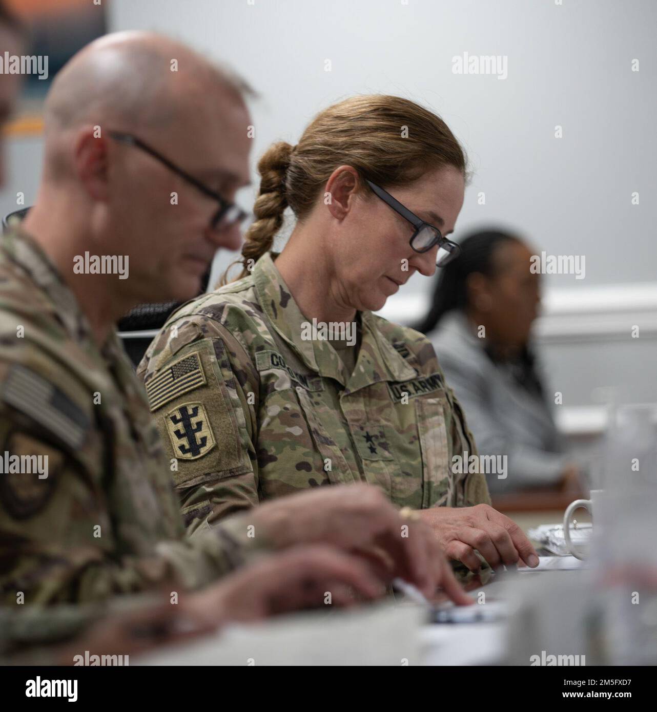 Général de division Kimberly Colloton, à droite, États-Unis Le ...