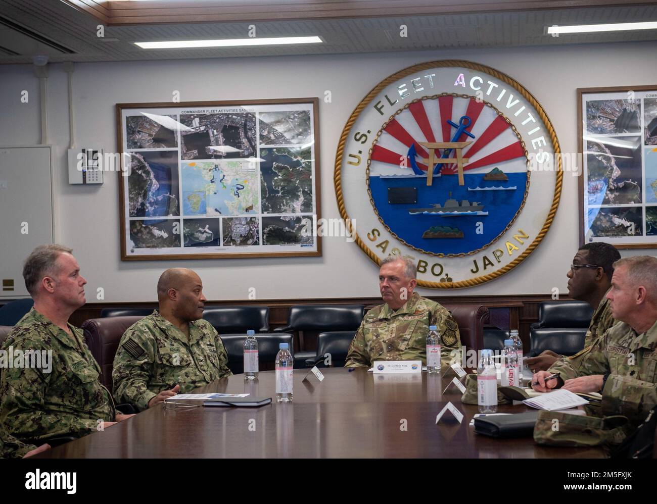 ÉTATS-UNIS Le capitaine de la Marine David Adams, commandant, Fleet ...