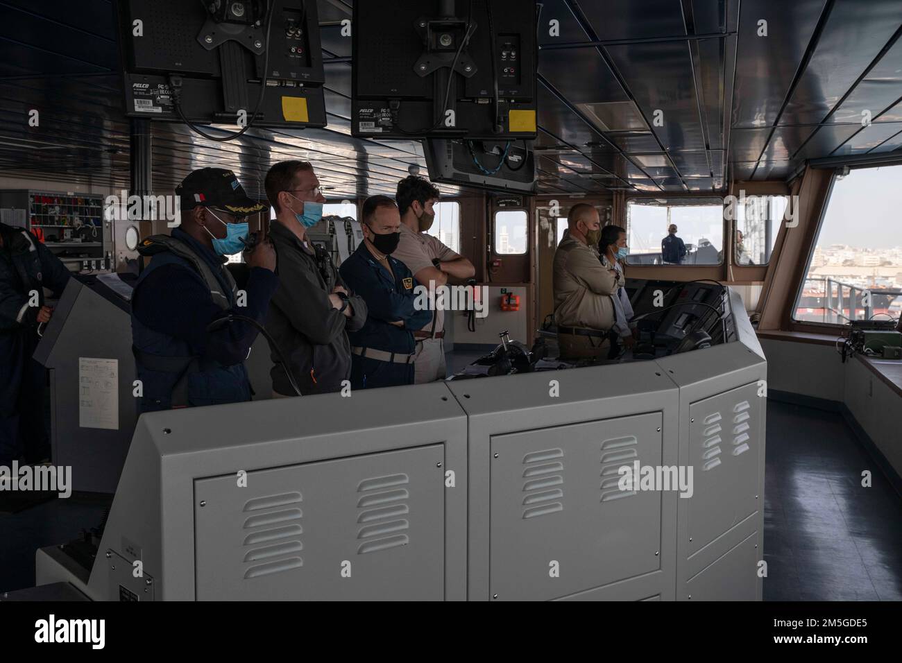 210317-N-TI693-2079 OCÉAN ATLANTIQUE (17 mars 2022) le capitaine ...