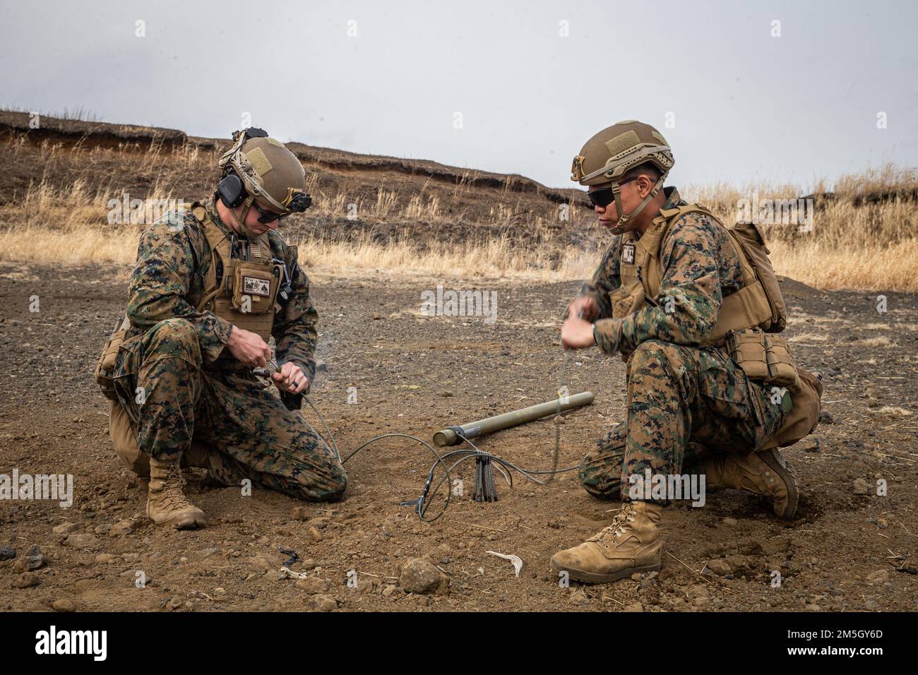 ÉTATS-UNIS Corps de la marine les ingénieurs de combat avec l'équipe de ...