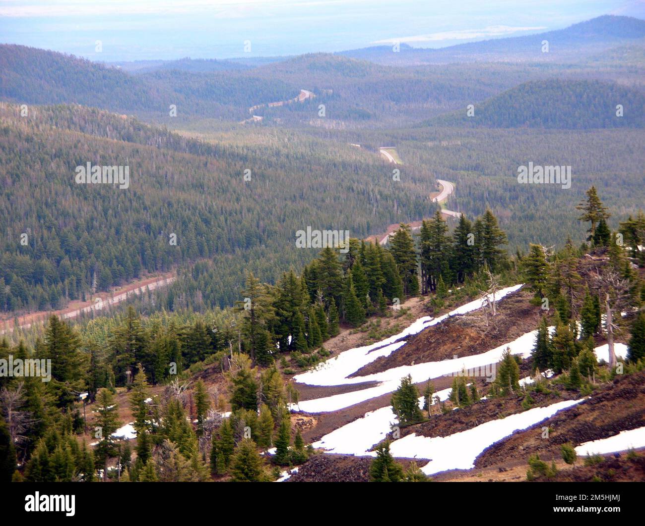 Route pittoresque de Cascade Lakes - pistes boisées le long de la route ...