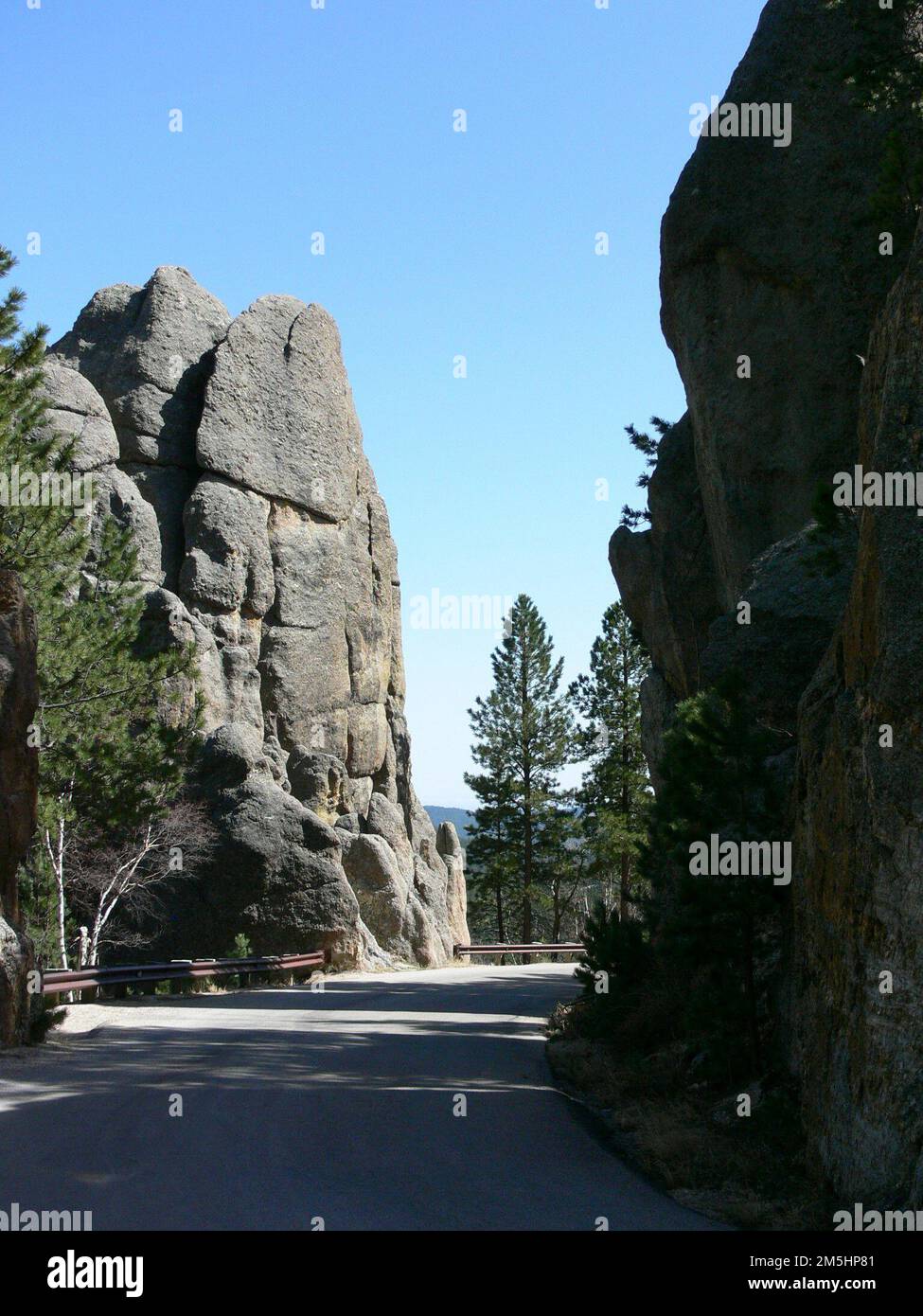Peter Norbeck Scenic Byway - Needles Highway face verticale. Le soleil ...