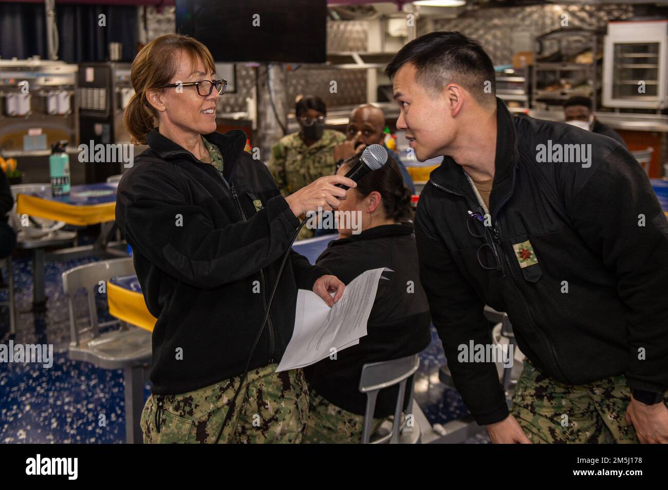 220318-N-SI601-1071 YOKOSUKA, Japon (18 mars 2022) Capt Carolyn Rice ...