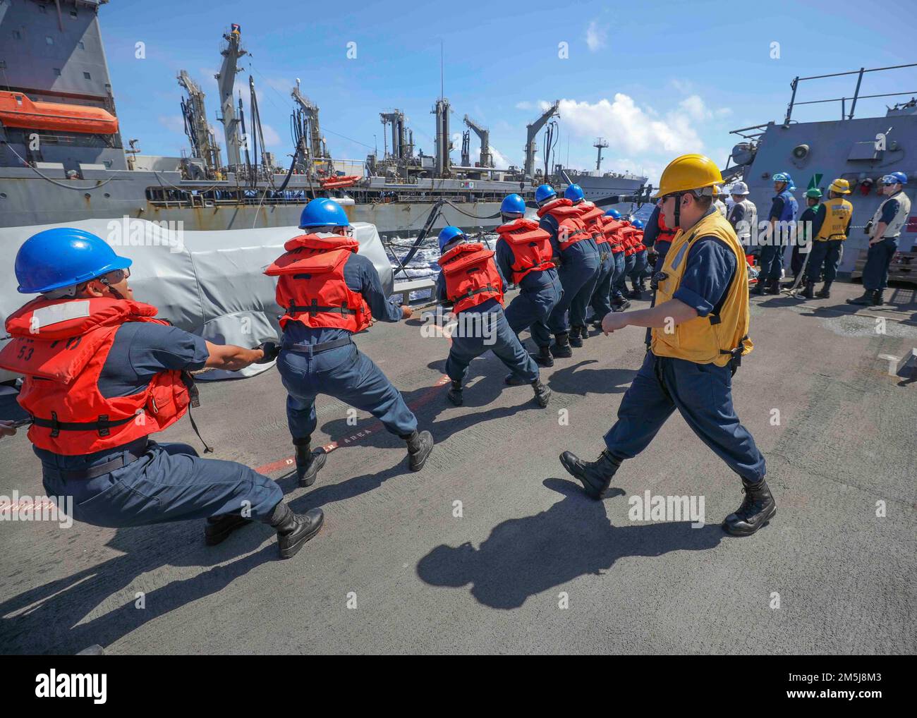 LES marins DE LA MER DES PHILIPPINES (18 mars 2022) ont tracé une ligne ...