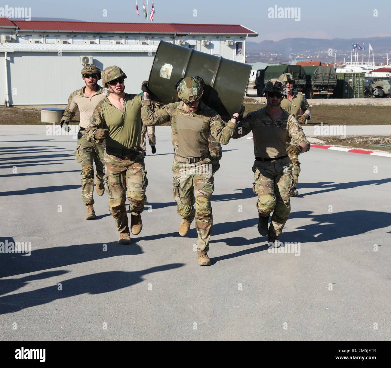 Des soldats de la Compagnie Charlie, 1st Bataillon, 149th Régiment d ...