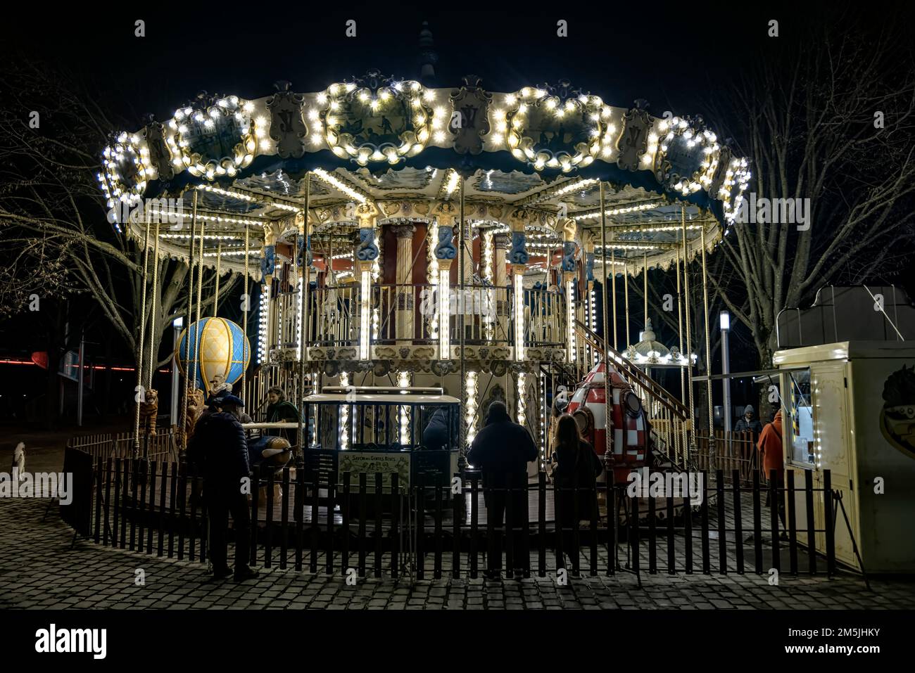 Paris, France. 25th décembre 2022. Funfair place de la Fontaine aux ...