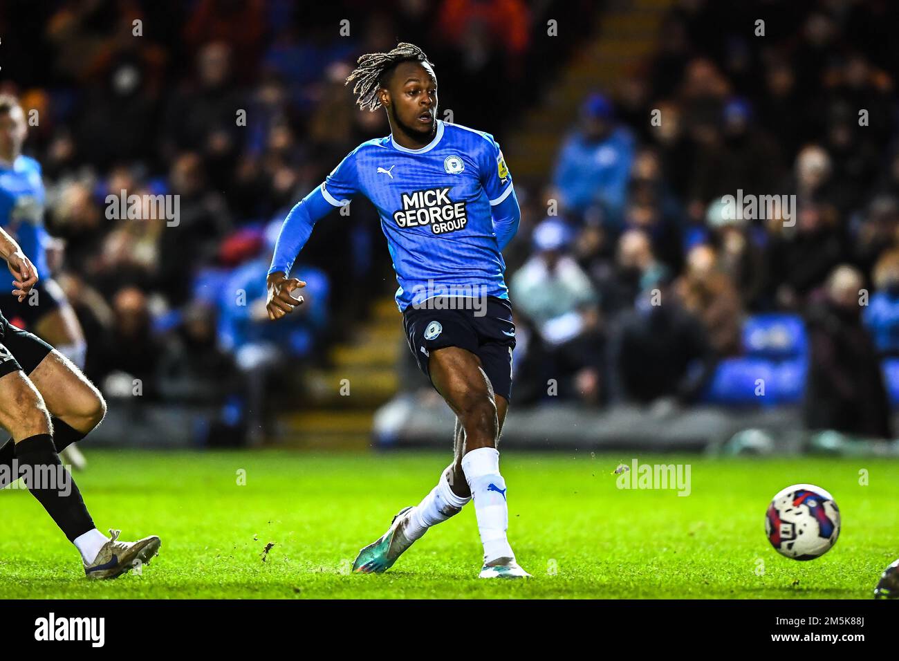 Ricky Jade Jones (17 Peterborough United) prend des photos et marque ...