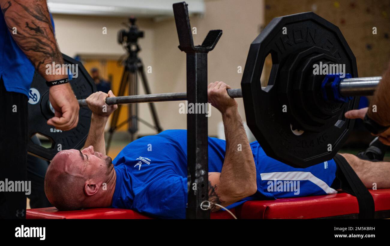 ÉTATS-UNIS Tech. De la Force aérienne Le Sgt Jerod Schley, un athlète ...