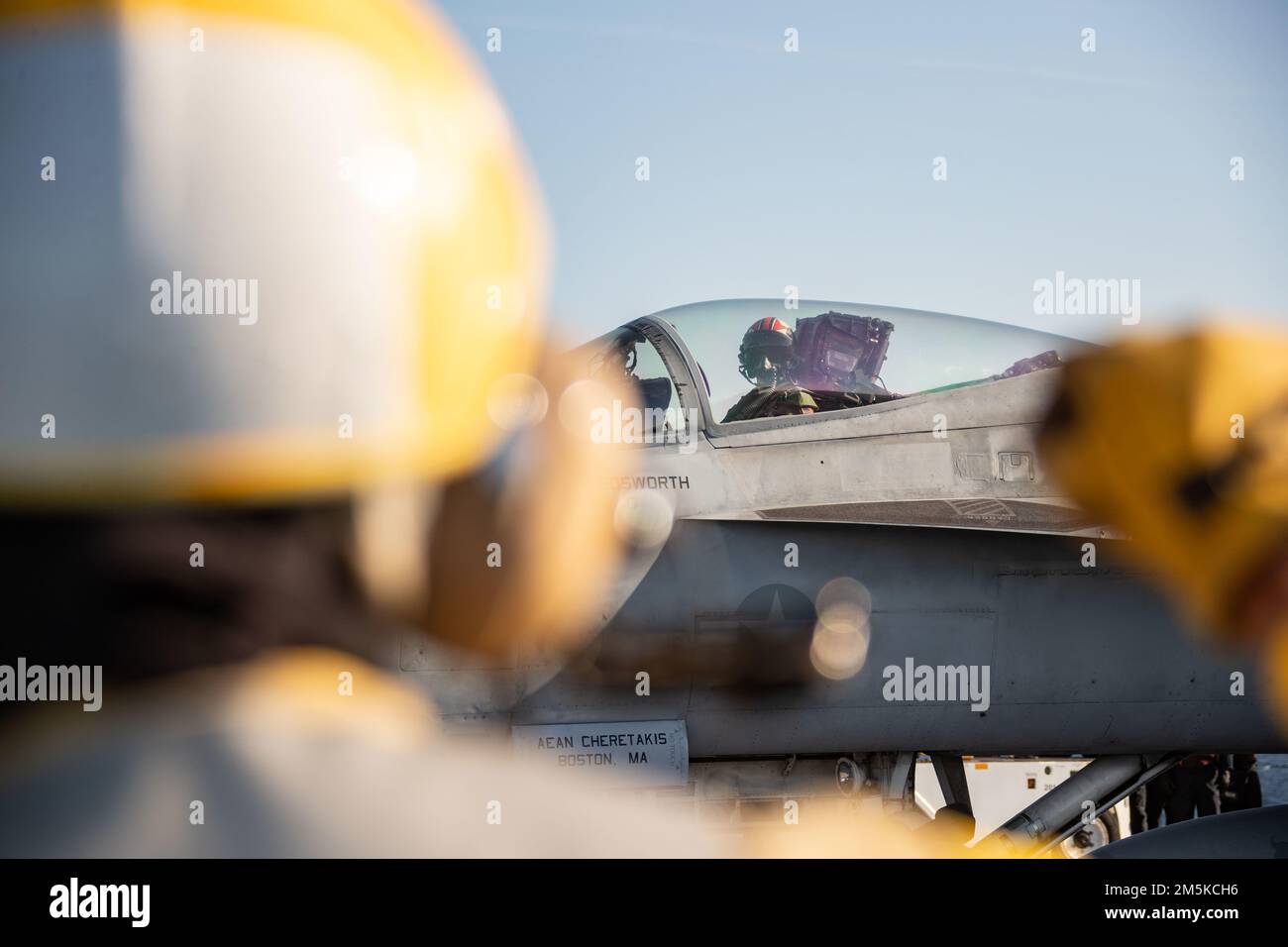 Un pilote affecté aux « Raging Bulls » de l'escadron de combat Strike ...